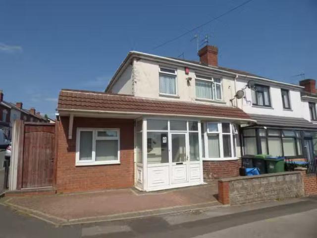 For Rent! 2 BA 3 bedroom semi detached house for rent in Devon.