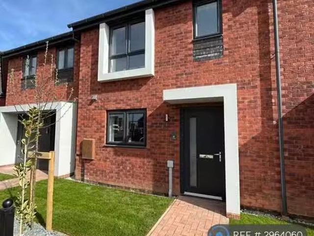 For Rent! 2 BA 3 bedroom semi detached house for rent in Hutch.
