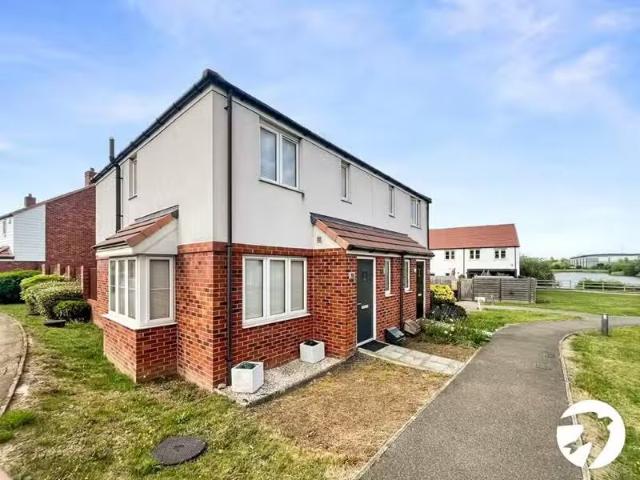 For Rent! 2 BA 3 bedroom semi detached house for rent in Halcr.