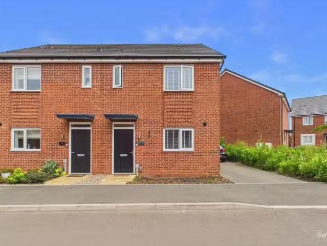 For Rent! 2 BA 3 bedroom semi detached house for rent in Swall.