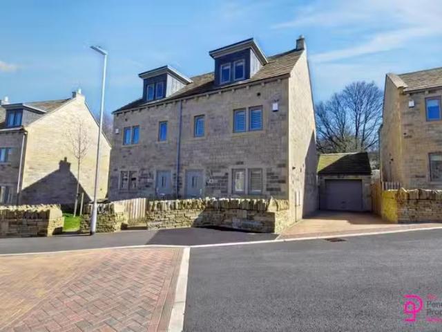 Nice 2 BA 3 bedroom semi detached house for rent in Tenter Hil.