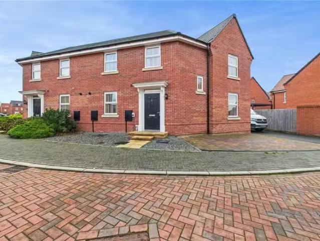For Rent! 2 BA 3 bedroom Semi Detached House to rent, Sandpipe.