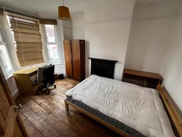 Nice 2 BA 4 bedroom terraced house for rent in West View Road.