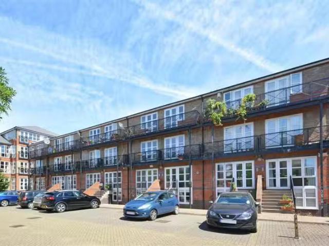 New 2 BA 4 bedroom terraced house for rent in Alphabet Square.