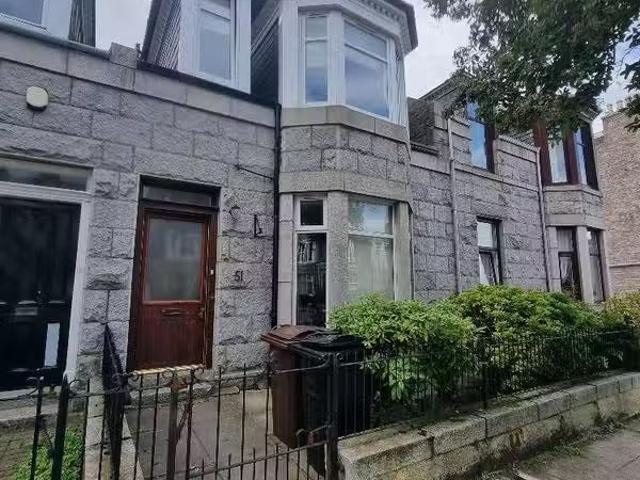 Charming 2 BA 4 bedroom apartment for rent in Bedford Place, A.