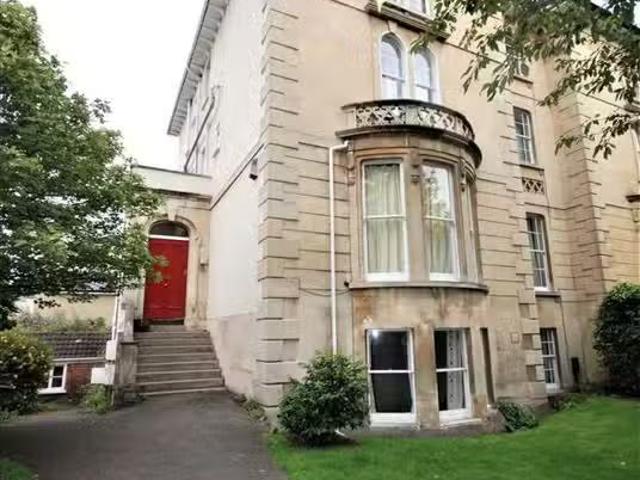 Cheap 2 BA 4 bedroom apartment for rent in Garden Flat, Westfi.