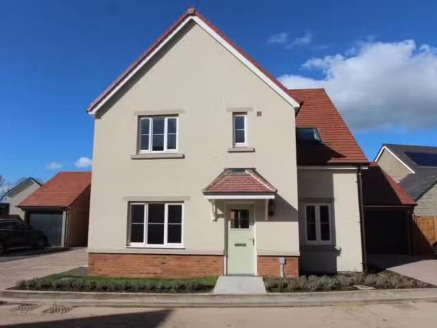 Deal! 2 BA 4 bedroom detached house for rent in Tollhouse Road.