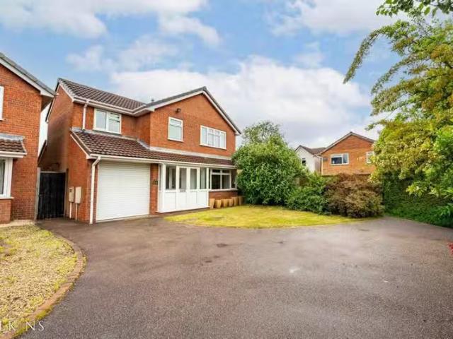 For Rent! 2 BA 4 bedroom detached house for rent in Avill, Hoc.