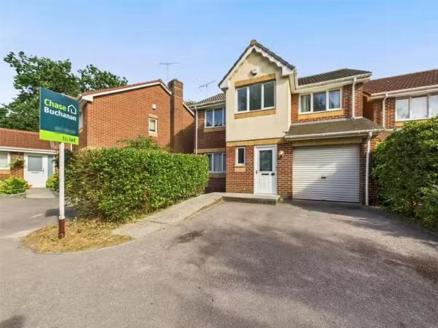 Deal! 2 BA 4 bedroom detached house for rent in Beck Close, Br.