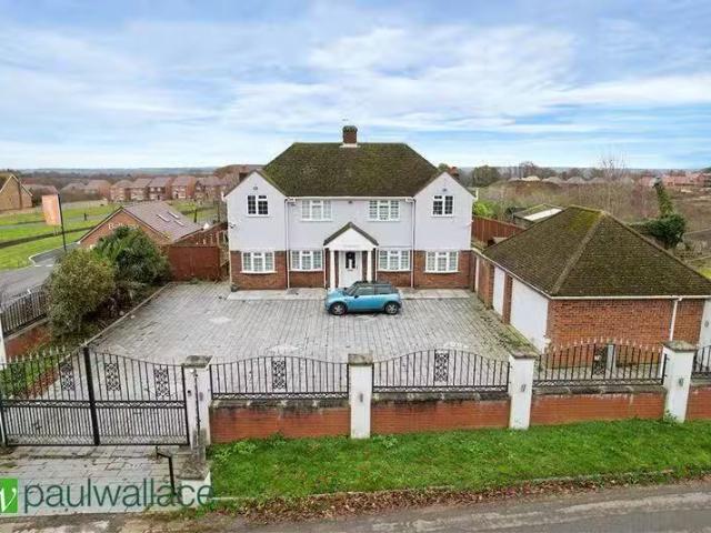Unique 2 BA 4 bedroom detached house for rent in Burton Lane.