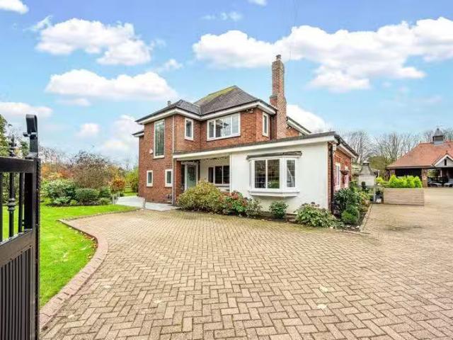 Rental! 2 BA 4 bedroom detached house for rent in Golf Open 20.