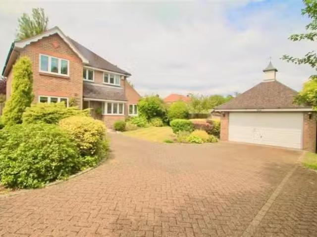 For Rent! 2 BA 4 bedroom house for rent in 4 bedroom Detached.