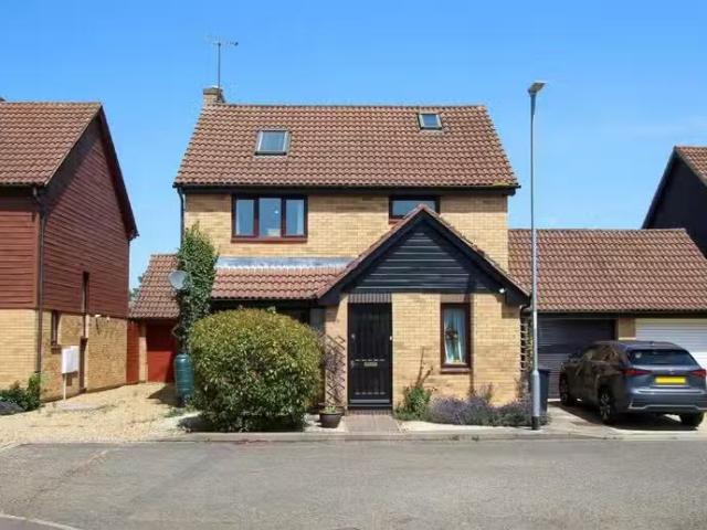 For Rent! 2 BA 4 bedroom house for rent in Lingrey Court, Trum.