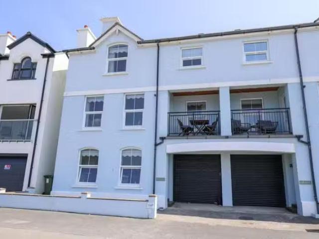 For Rent! 2 BA 4 bedroom house for rent in Shore Road, Port Er.