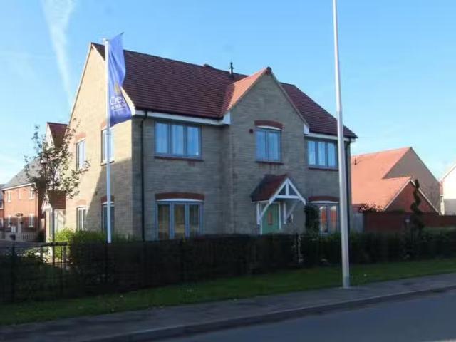 For Rent! 2 BA 4 bedroom semi detached house for rent in Muntj.