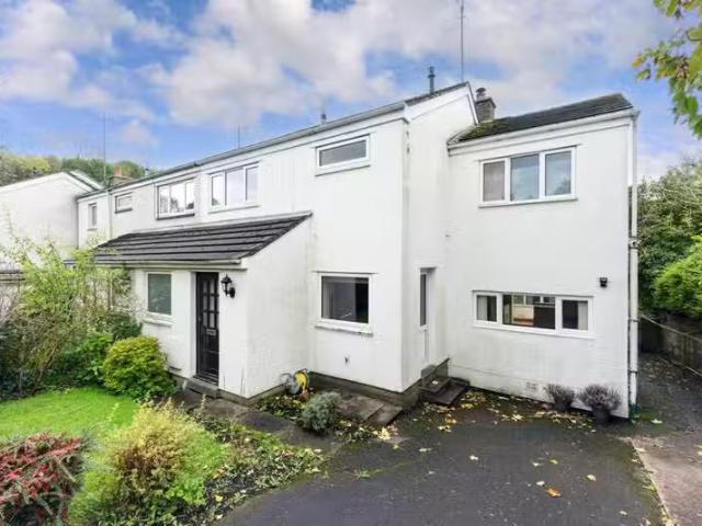 Cheap 2 BA 4 bedroom semi detached house for rent in Meadow Gr.