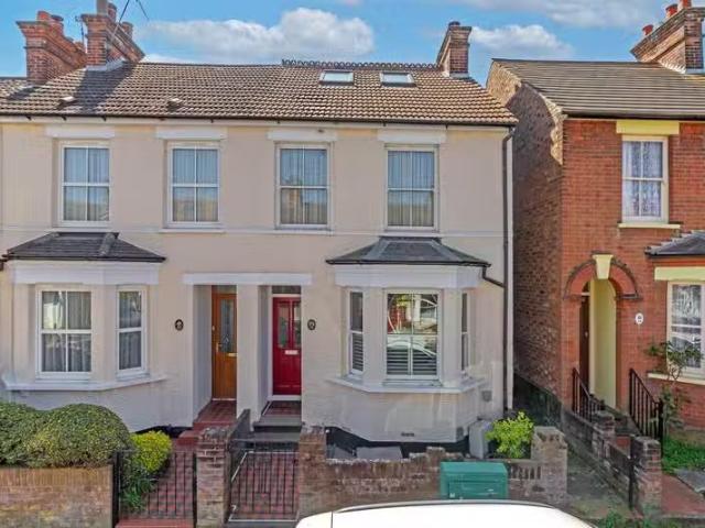 Just in! 2 BA 4 bedroom semi detached house for rent in Burnha.