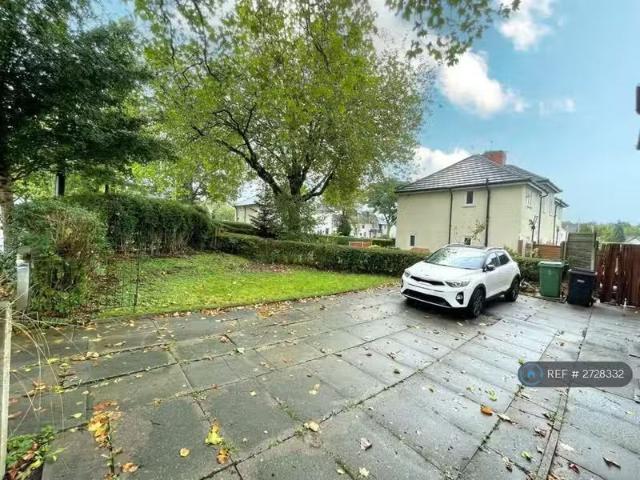 Cheap 2 BA 4 bedroom semi detached house for rent in Broadwalk.