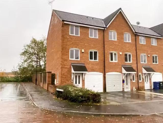 Just in! 2 BA 4 bedroom semi detached house for rent in Grange.