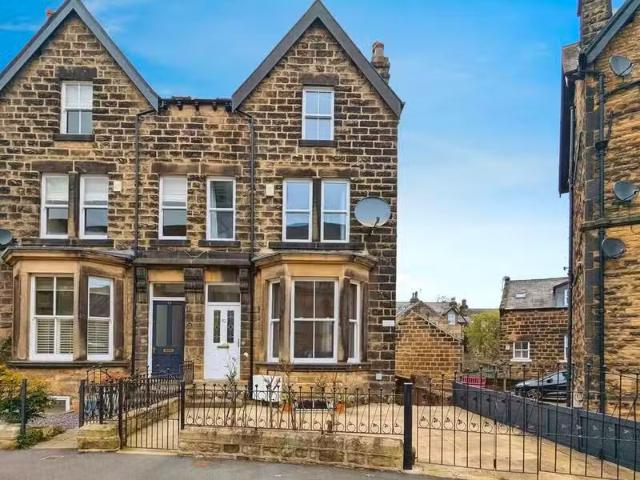 Rental! 2 BA 4 bedroom semi detached house for rent in Harlow.