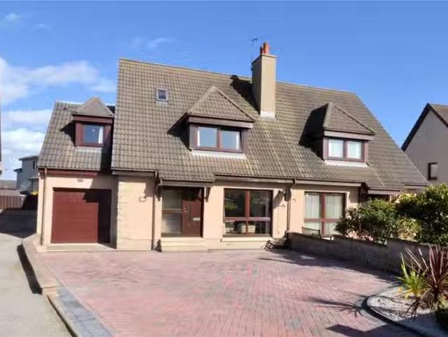 For Rent! 2 BA 4 bedroom semi detached house for rent in Rae C.