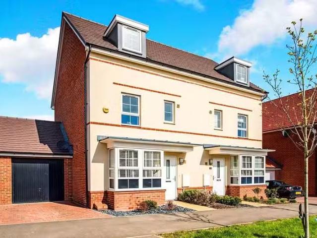 Nice 2 BA 4 bedroom Semi Detached House to rent, Admiral Avenu.