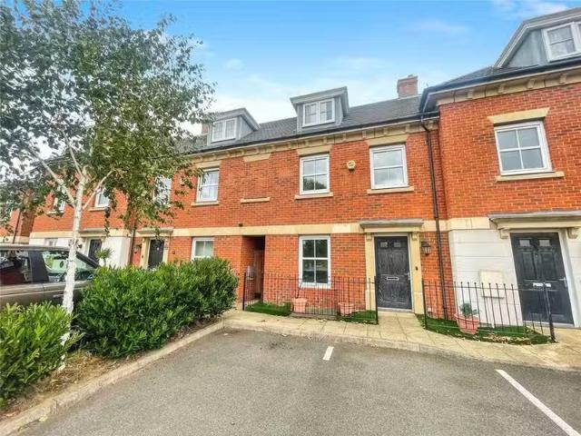 Charming 2 BA 4 bedroom Semi Detached House to rent, Rainbow R.