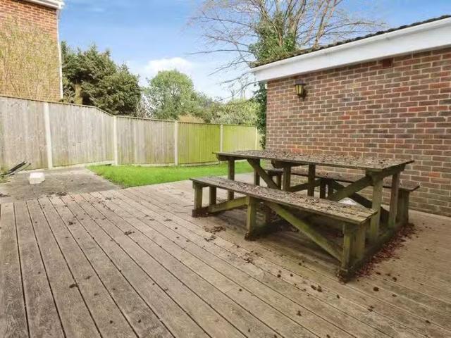 Nice 2 BA 5 bedroom terraced house for rent in Avon Road, Bour.