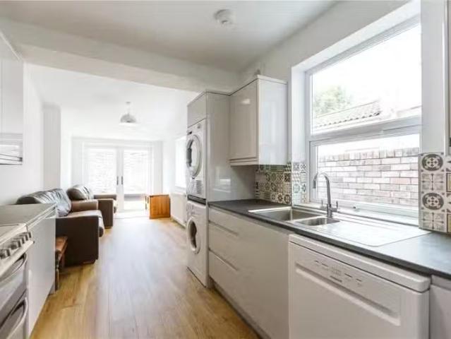 For Rent! 2 BA 5 bedroom terraced house for rent in Edward Roa.