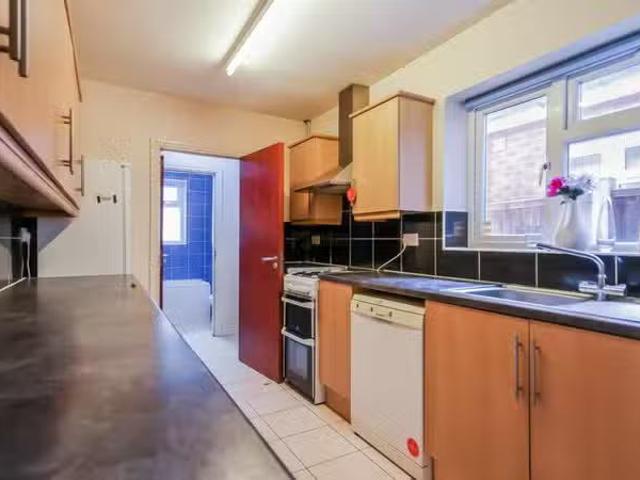 New 2 BA 5 bedroom terraced house for rent in Hubert Road, Sel.