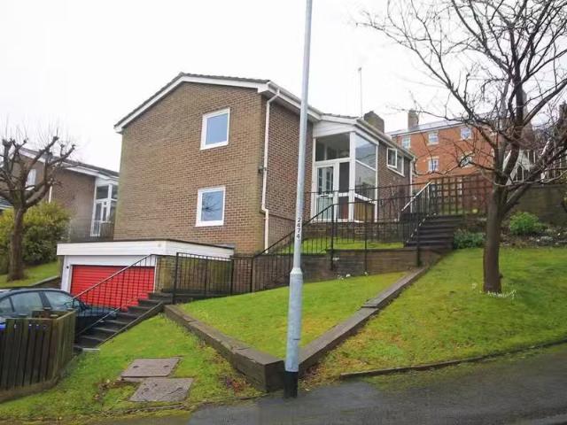 Charming 2 BA 5 bedroom detached house for rent in Archery Ris.