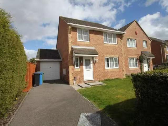 Just in! 2 BA 5 bedroom detached house for rent in Bishop Clos.