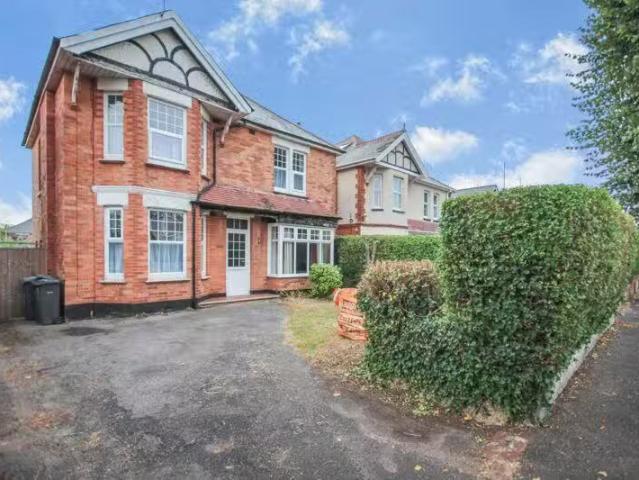 Deal! 2 BA 5 bedroom detached house for rent in Charminster Av.