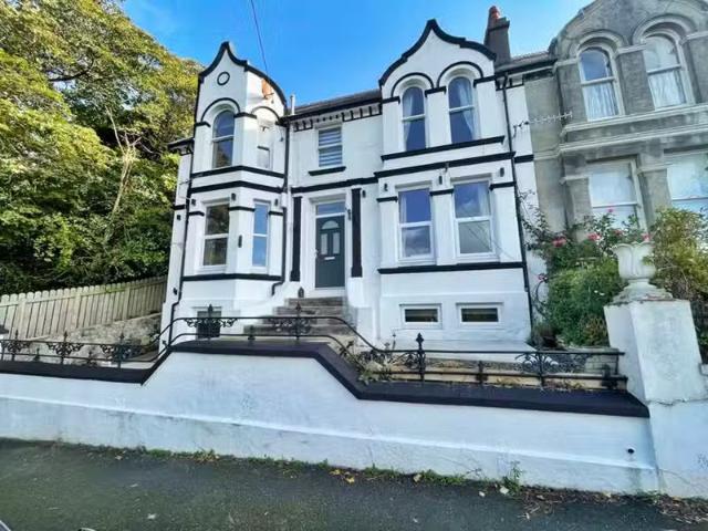 Cheap 2 BA 5 bedroom detached house for rent in Roseneath, Ra.