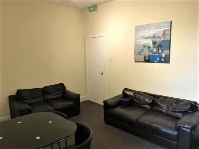 For Rent! 2 BA 5 bedroom end of terrace house for rent in Rese.