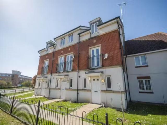 Rental! 2 BA 5 bedroom house for rent in Mosquito Way, Hatfiel.