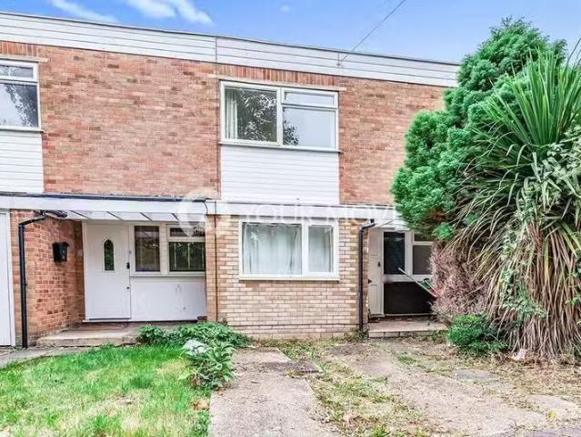 For Rent! 2 BA 5 bedroom Mid Terrace House to rent, Greenways.