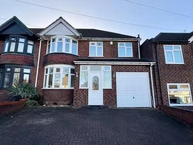 New 2 BA 5 bedroom semi detached house for rent in Barnford Cr.