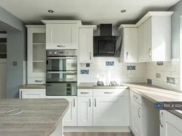 For Rent! 2 BA 5 bedroom semi detached house for rent in The S.