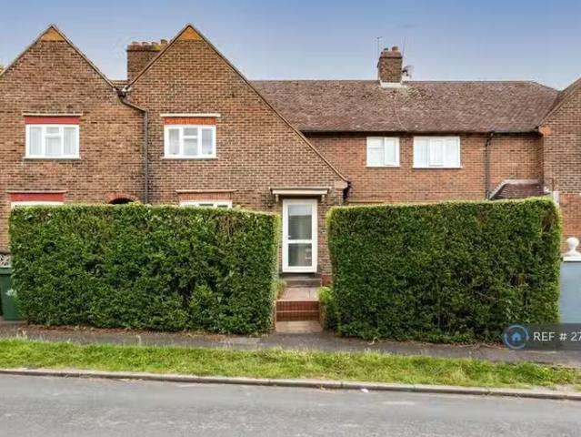 Deal! 2 BA 6 bedroom terraced house for rent in The Crescent.