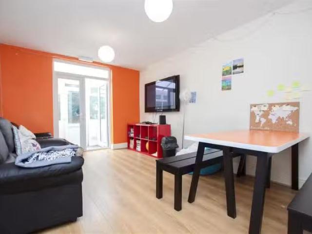 Cheap 2 BA 6 bedroom house for rent in Tiverton Road, Birmingh.