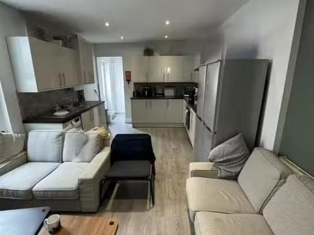 Cheap 2 BA 6 bedroom house for rent in Alfred Street, Cardiff.