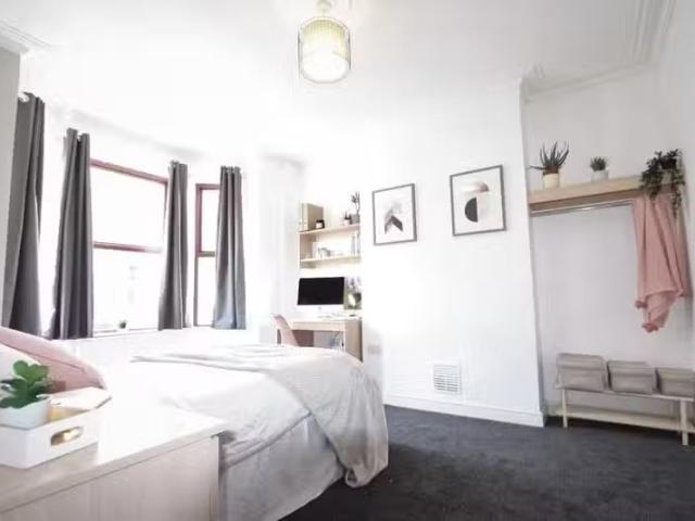 Just in! 2 BA 6 bedroom house share for rent in Ermine Road, C.