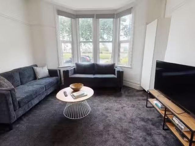 For Rent! 2 BA 7 bedroom terraced house for rent in Gloucester.