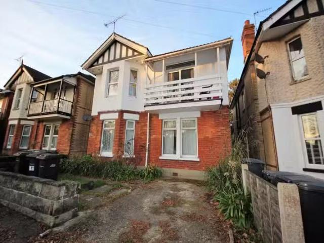 Cheap 2 BA 8 bedroom house for rent in Maxwell Road, Winton, B.