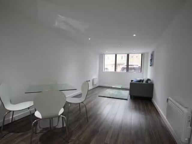 For Rent! 2 bedroom apartment for rent in Madison House, Wrent.