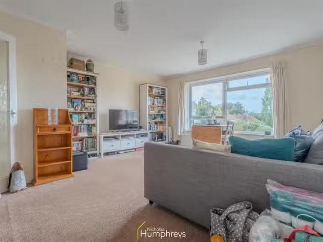 Cheap 2 bedroom apartment for rent in Allens Road, Wimborne, B.
