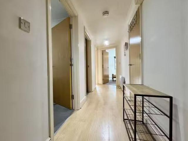Cozy 2 bedroom apartment for rent in Broadway Plaza, Francis R.