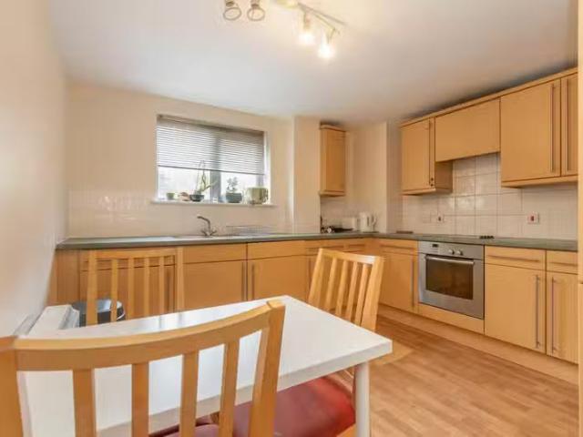 Cheap 2 bedroom apartment for rent in Broadwalk, 50 Granville.