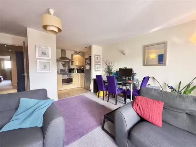 Nice 2 bedroom apartment for rent in Deanery Road, City Centre.